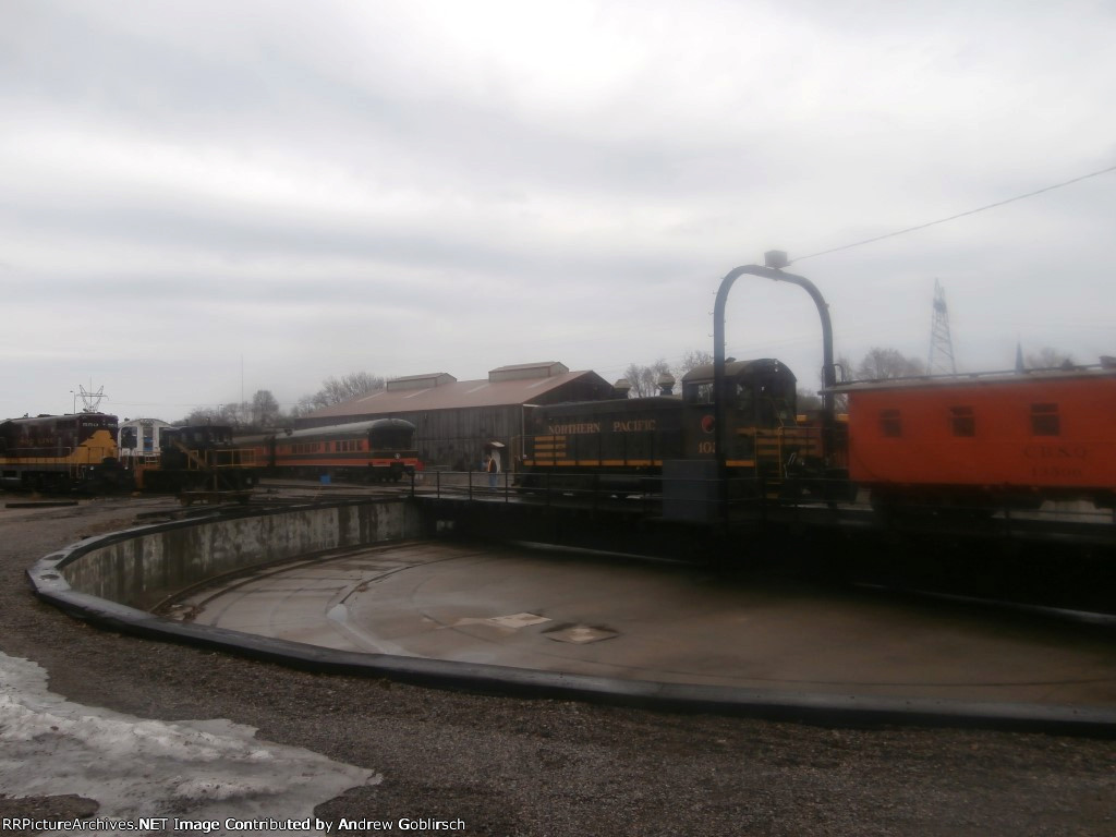 MNTX Trains in this Cloudy Morn